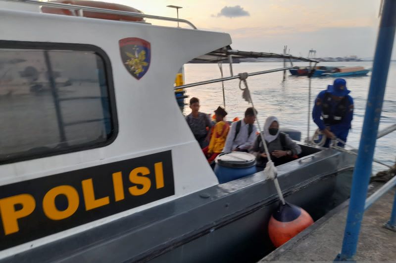 Polda Kepri siagakan enam kapal patroli saat arus mudik Lebaran - ANTARA News Kepri