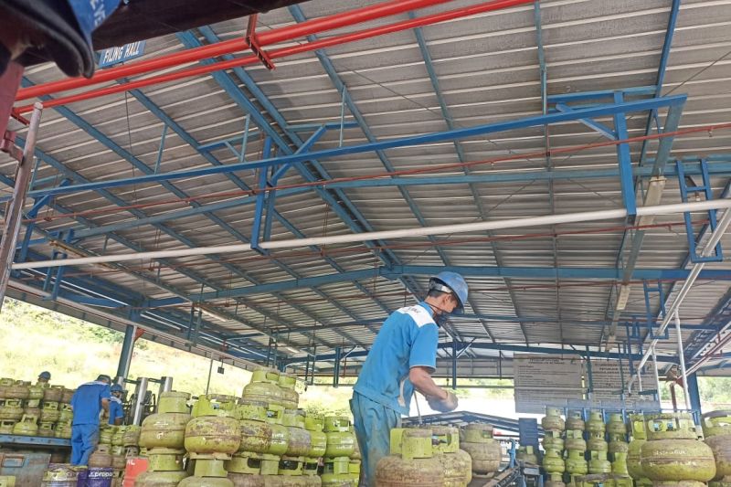 Pertamina pastikan fasilitas TBBM Teluk Kabung aman pascagempa - ANTARA ...