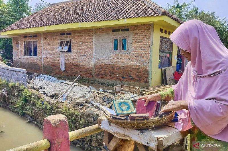 Kala bencana landa warga Sadeng Bogor pada hari Lebaran - ANTARA News ...