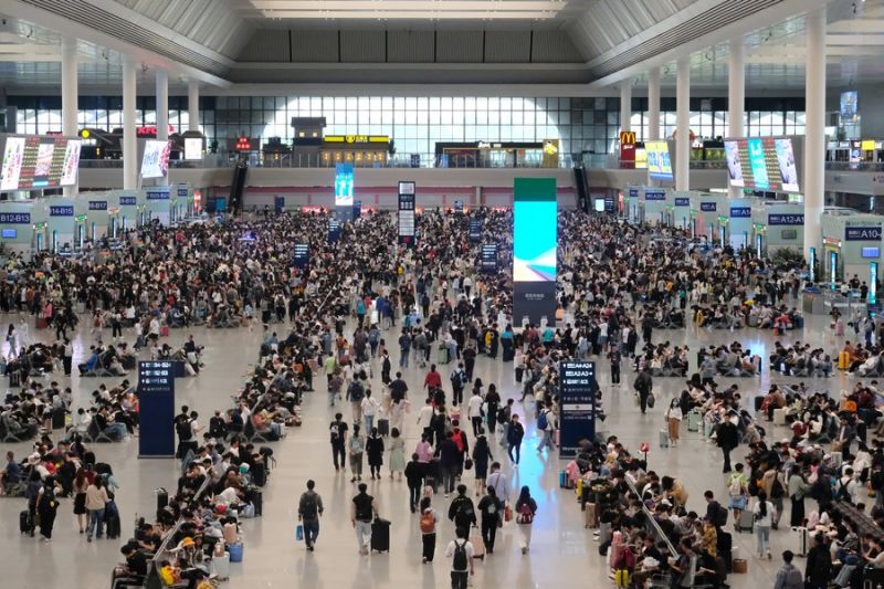 China catat rekor perjalanan kereta pada hari pertama libur Hari Buruh ...