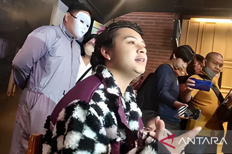 Bastian Steel santai pacaran dengan wanita yang lebih tinggi - ANTARA News