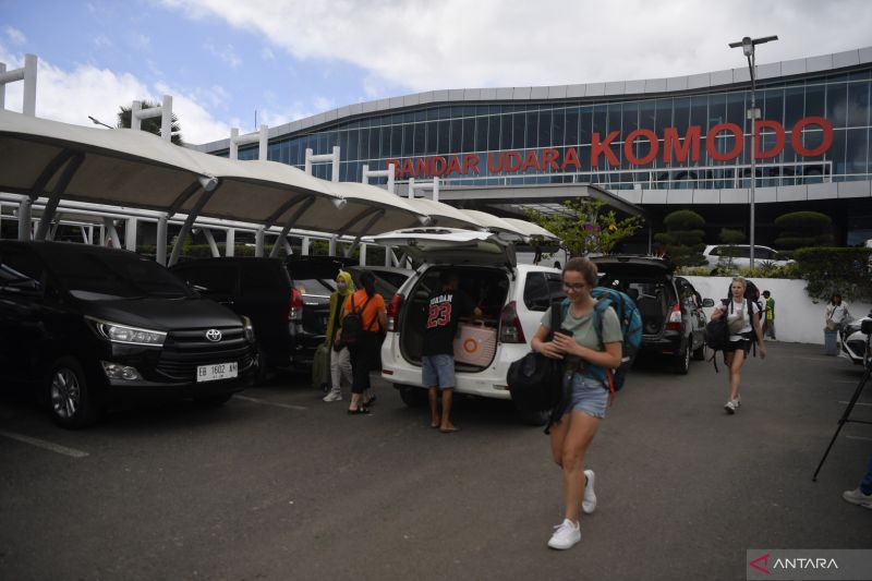 Kemenhub tak tutup akses penerbangan reguler ke Labuan Bajo - ANTARA News