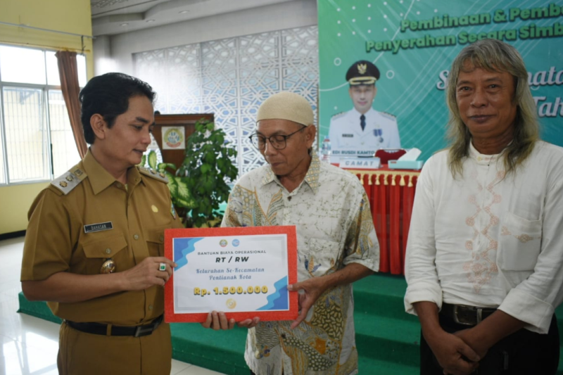 Pengurus RT/RW perlu bimbingan dan pembinaan dalam melayani masyarakat ...