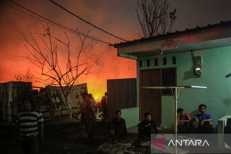 Kebakaran gudang oli di Tangerang - ANTARA News