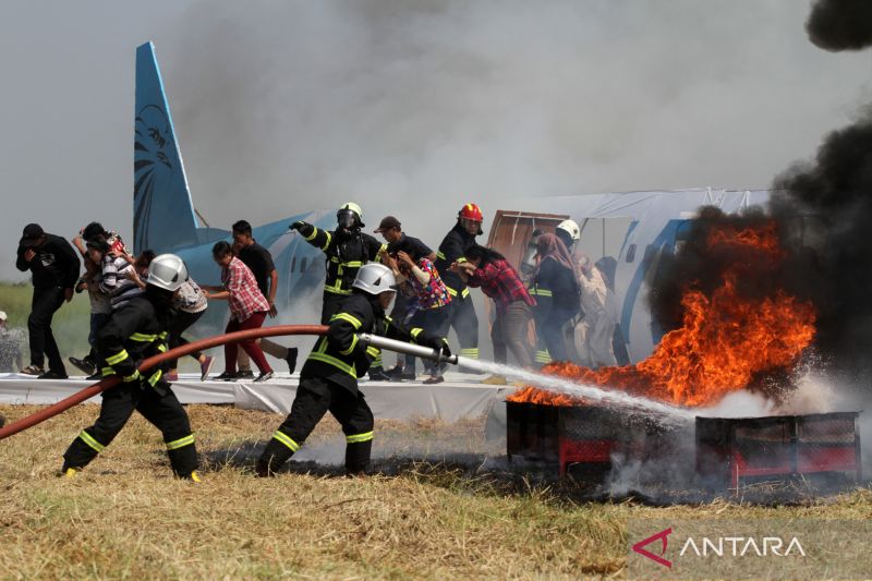 Simulasi penanggulangan keadaan darurat - ANTARA News Jawa Timur