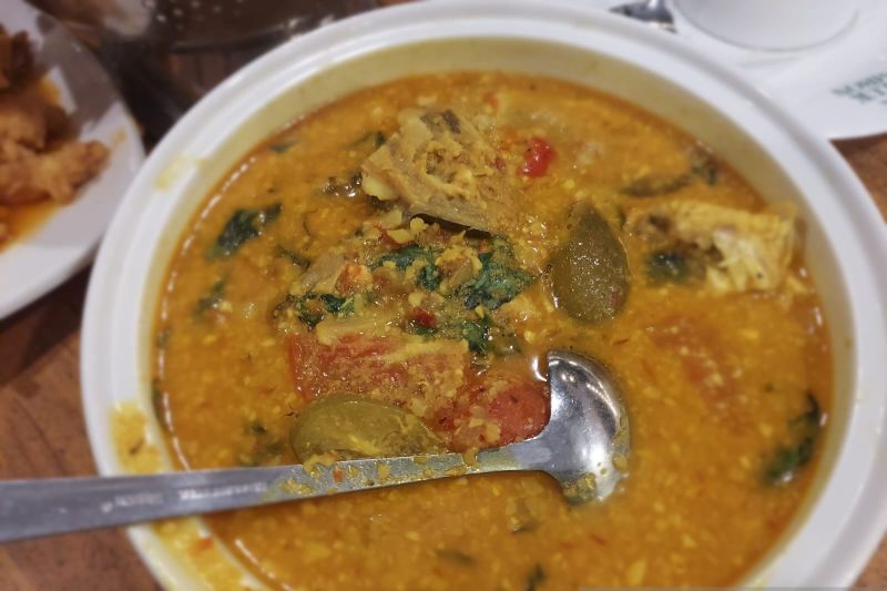 Sedapnya papeda ikan kuah kuning kuliner khas Maluku - ANTARA News ...