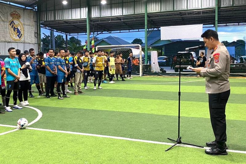 Kapolda Kaltara buka pertandingan badminton Hari Bhayangkara Ke-77 ... Kapolda Kaltara buka pertandingan badminton Hari Bhayangkara Ke-77 ...