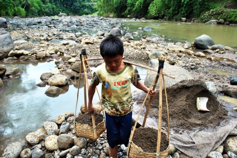KPAI seeks thorough investigation of child labor trafficking - ANTARA News