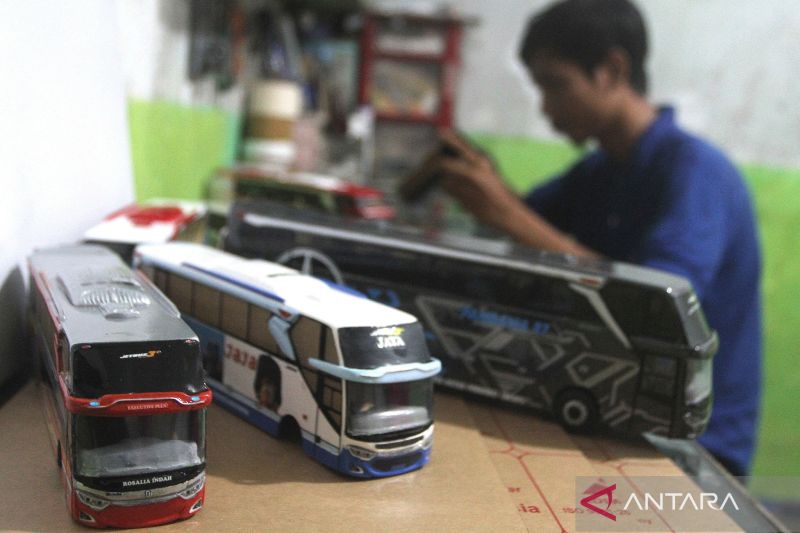 Kerajinan miniatur bus tembus pasar ekspor - ANTARA News