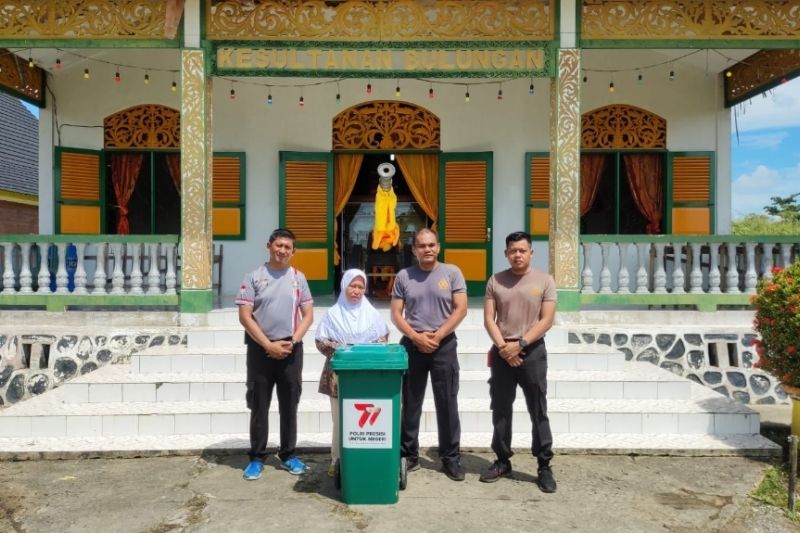 Bakti sosial Polda Kaltara di Museum Kesultanan Bulungan - ANTARA News ...