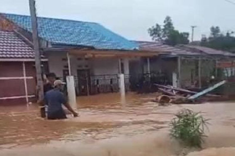 Ratusan rumah di kota Jambi terendam banjir - ANTARA News
