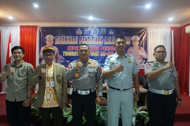 Polda Kaltara sebar luaskan informasi lalu lintas pada guru SMA - ANTARA News Kalimantan Utara