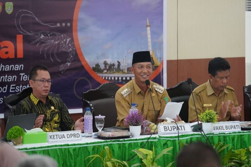 Bupati berharap Sukamara jadi sentra udang vaname di Kalteng - ANTARA ...