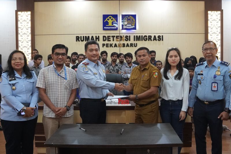 Rudenim Pekanbaru pindahkan 27 imigran asal Myanmar ke Pekanbaru ...