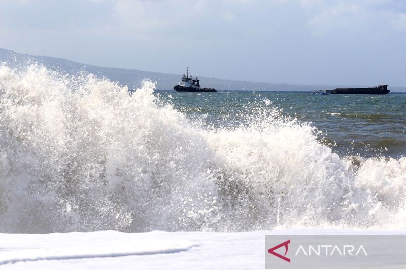 Waspada gelombang tinggi hingga enam meter di perairan Indonesia - ANTARA News Bangka Belitung