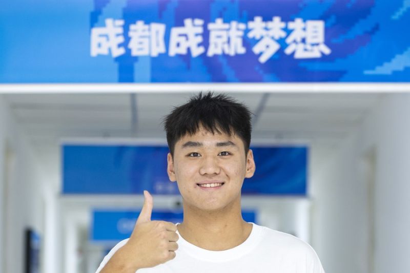 Hu dan Guo jadi bawa bendera China di pembukaan Universiade Chengdu ...