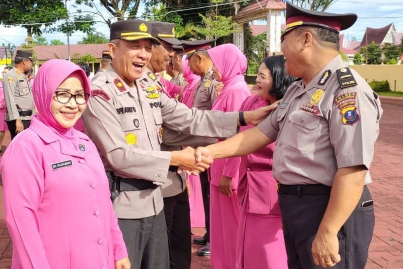 Dua personel Polres Simalungun naik pangkat, dua masa purnabakti - ANTARA News Sumatera Utara