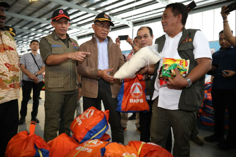 Pengiriman bantuan ke Kabupaten Puncak Papua terkendala cuaca hari ini - ANTARA News