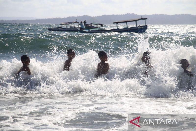 Gelombang tinggi berpeluang menghampiri sejumlah daerah perairan - ANTARA News
