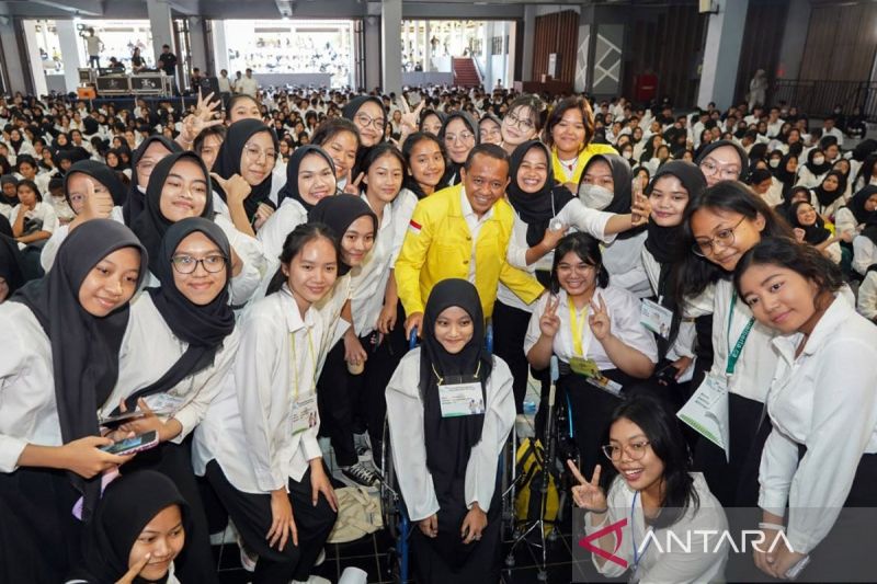 Menteri Bahlil memotivasi mahasiswa baru UI jadi pengusaha - ANTARA News