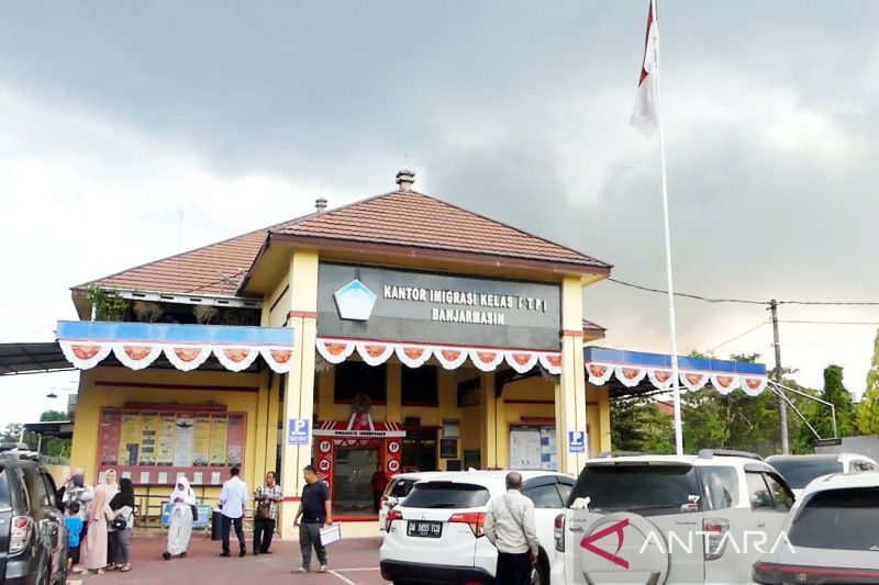 Permohonan Paspor di Kantor Imigrasi Banjarmasin mencapai 200 perhari - ANTARA News Kalimantan ...