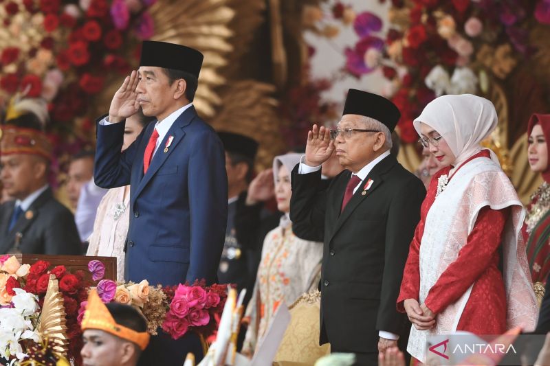 Upacara penurunan bendera di Istana Merdeka - ANTARA News