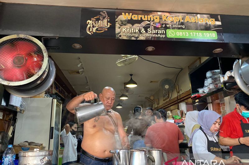 Kopi Asiang Pontianak, cara bertahan di tengah gempuran kafe - ANTARA ...
