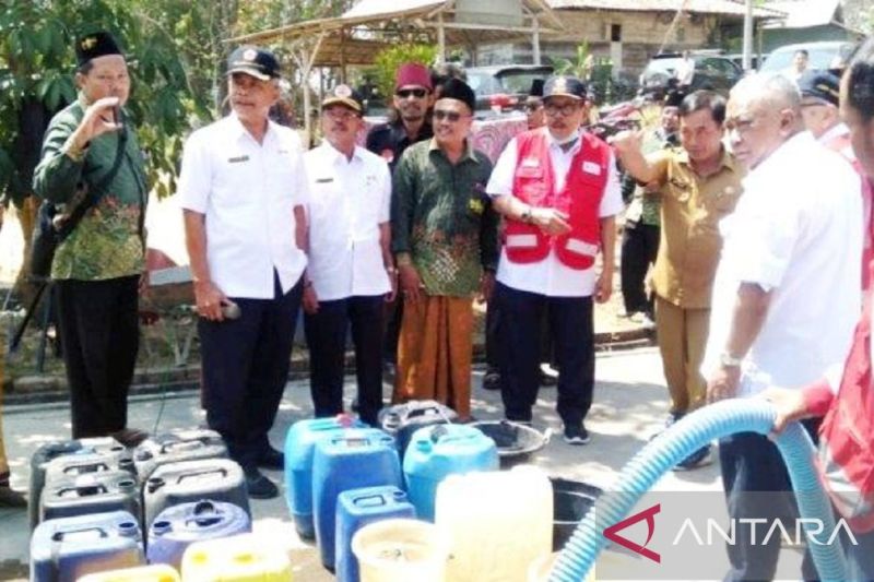 PMI kirim air ke desa-desa terdampak kekeringan di Bangkalan - ANTARA News Jawa Timur