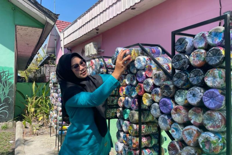 Taman Ecobrik kurangi sampah plastik wujudkan lingkungan bersih ...