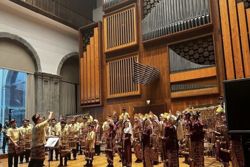 KBRI Roma bawa diplomasi budaya angklung di Indonesian Cultural Night ...