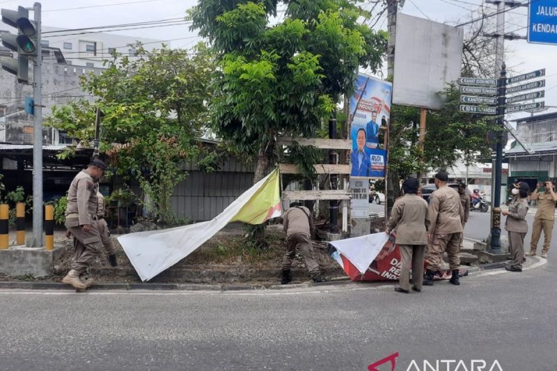 Satpol PP Belitung tertibkan spanduk dan reklame tanpa izin - ANTARA News Bangka Belitung