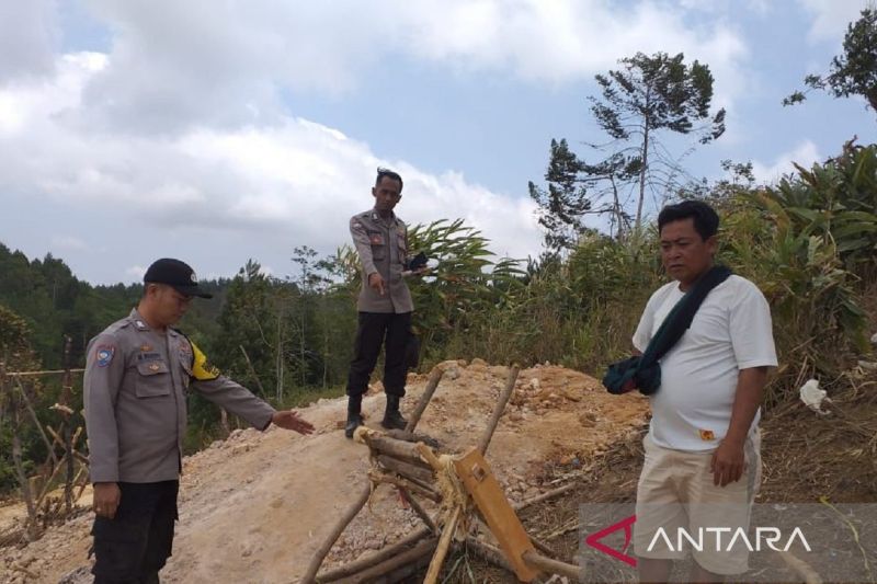 Polisi olah TKP kasus tewasnya penambang di penambangan ilegal - ANTARA News Kalimantan Barat