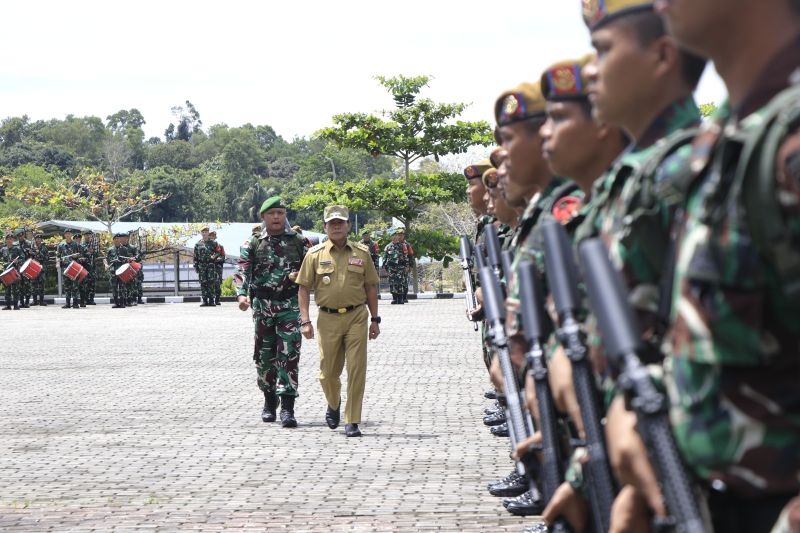 Pisah sambut Satgas Pamtas RI-Malaysia oleh Gubernur Kaltara - ANTARA News Kaltara