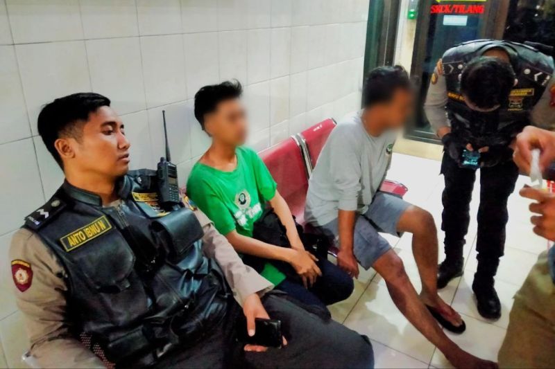 Polrestabes Surabaya tangkap dua remaja bawa puluhan pil koplo - ANTARA News Jawa Timur