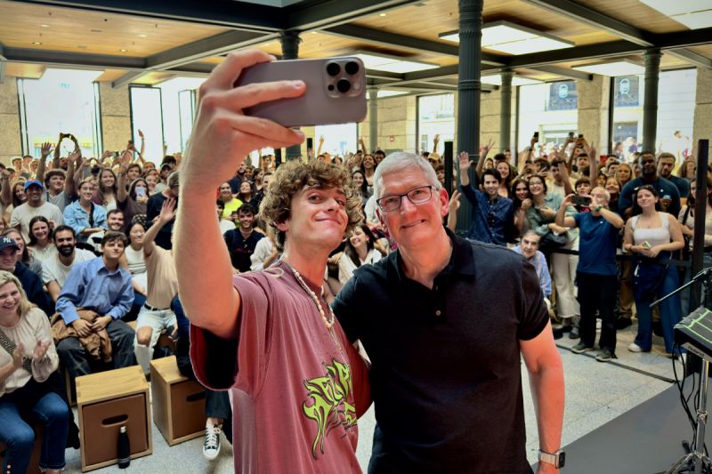 Tim Cook klaim iPhone platform gim terbaik di dunia - ANTARA News