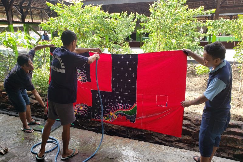 Batik karya narapidana Jatim dikenal dunia - ANTARA News