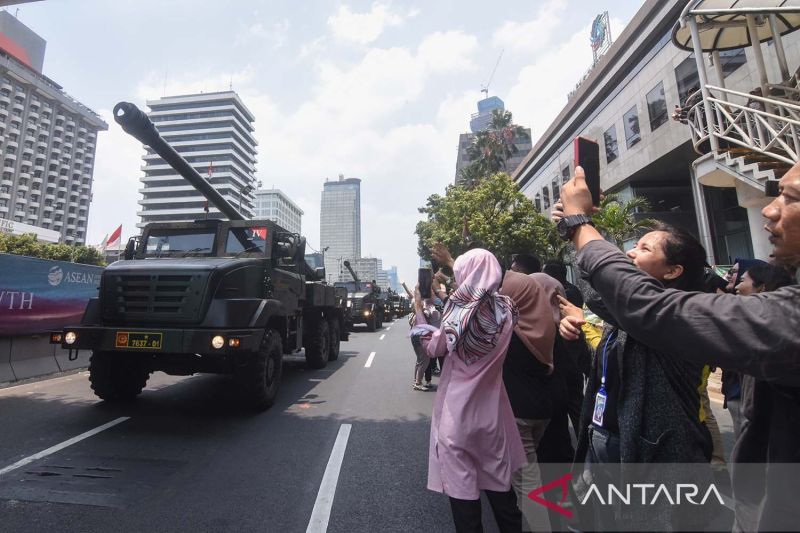 Serunya parade alutsista HUT ke-78 TNI di Jakarta - ANTARA News