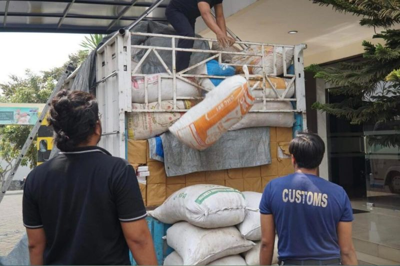 Gelar Operasi Gempur, Kanwil Bea Cukai Jatim II Tindak Jutaan Batang Rokok Ilegal dalam Pupuk ...