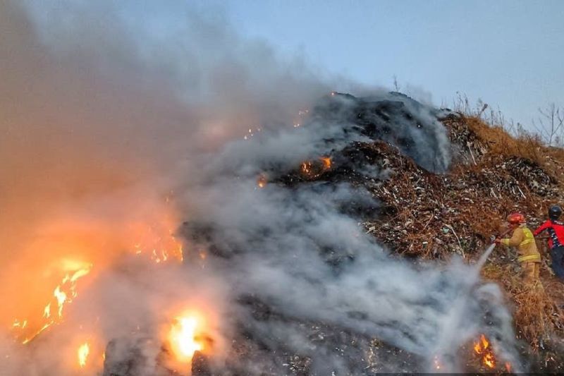 Pemkot Madiun tangani kebakaran sampah di TPA Winongo - ANTARA News Pemkot Madiun tangani kebakaran sampah di TPA Winongo - ANTARA News