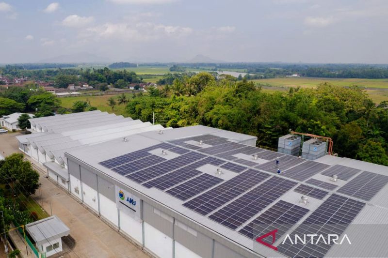ANJ kembangkan PLTS atap bantu turunkan emisi karbon - ANTARA News