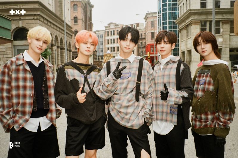 TXT akan muncul di episode spesialanimasi "Crayon Shin-chan" - ANTARA News