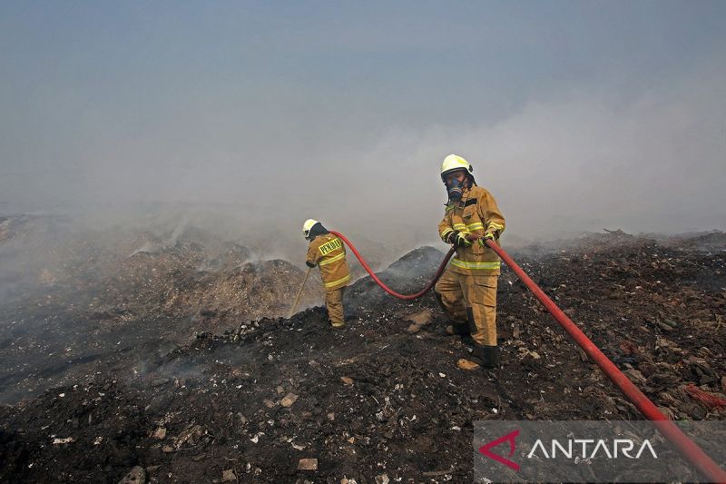 BNPB - KLHK terapkan sistem injeksi atasi kebakaran TPA Rawakucing - ANTARA News