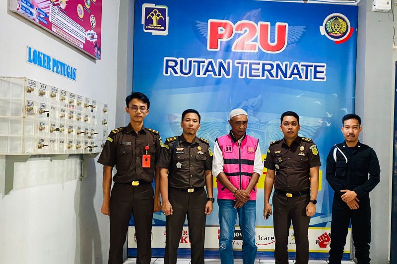 Kejari Haltim Tahan Tersangka Dugaan Korupsi Proyek Lampu Solar Cell