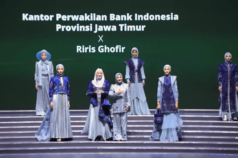 Roro Esti dukung tenun Lamongan pada ajang fesyen IN2MF 2023 - ANTARA News