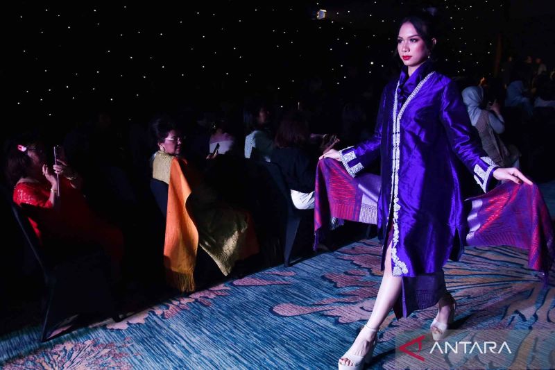 Pesona kain Ulos semarakkan Batak For The World - ANTARA News