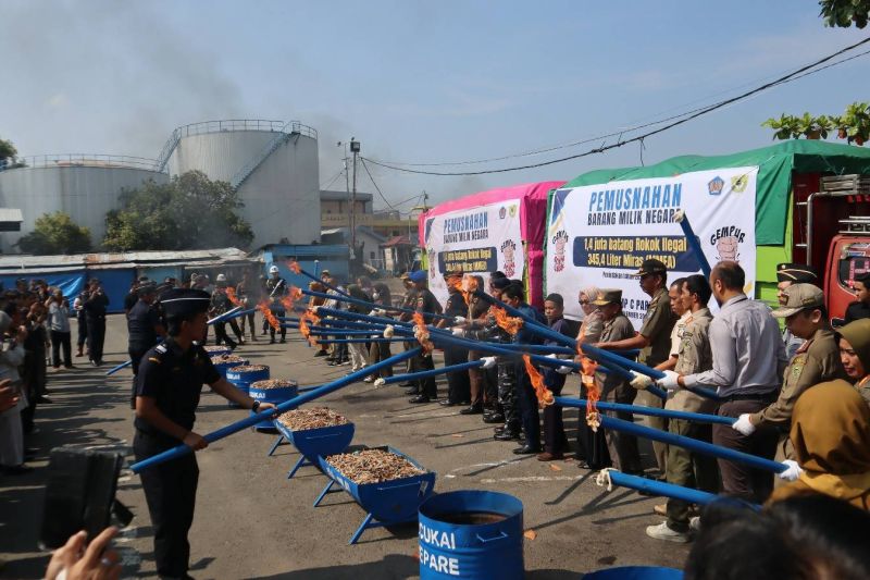 Bea Cukai Parepare Musnahkan 1,4 Juta Batang Rokok Ilegal - ANTARA News