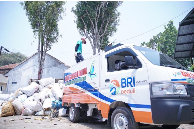 BRI gandeng Yayasan Bening Saguling kelola sampah di sungai Citarum - ANTARA News