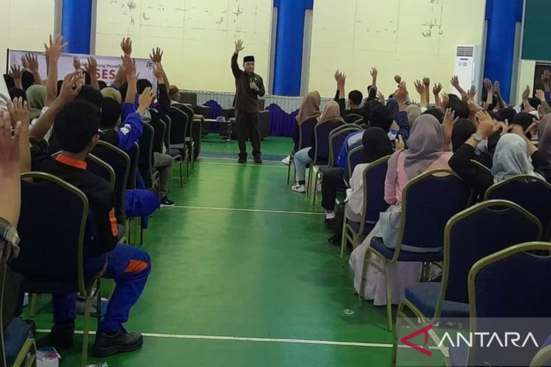 Isi kuliah umum di Polman Babel, Aksan Visyawan dengarkan aspirasi ...