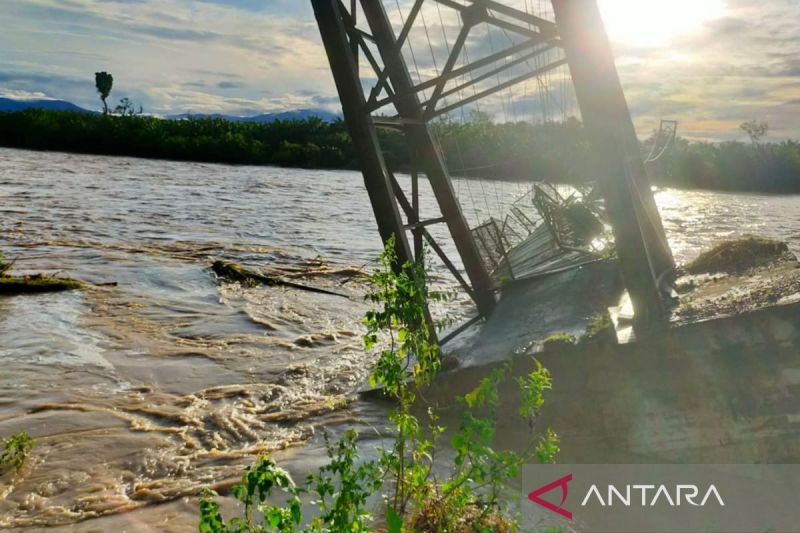 Jembatan gantung di Aceh Barat rusak diterjang banjir - ANTARA News