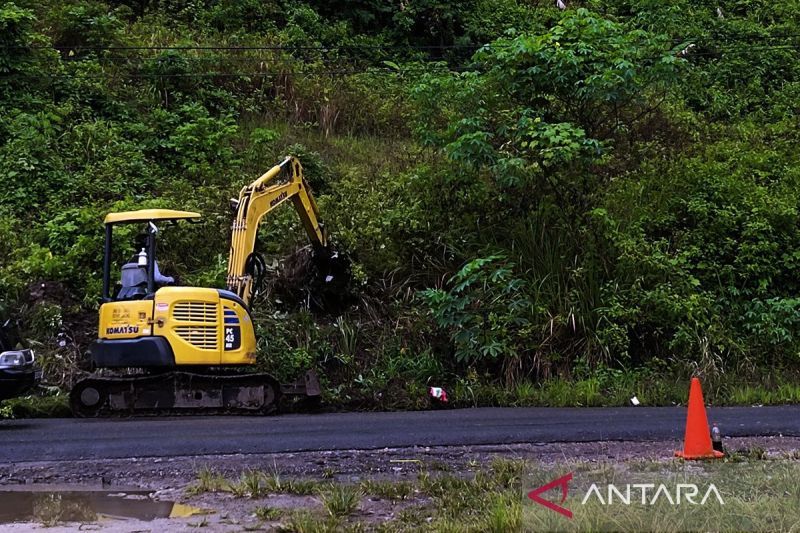 Waspada 10 ruas jalan nasional rawan banjir dan longsor di Lampung - ANTARA News